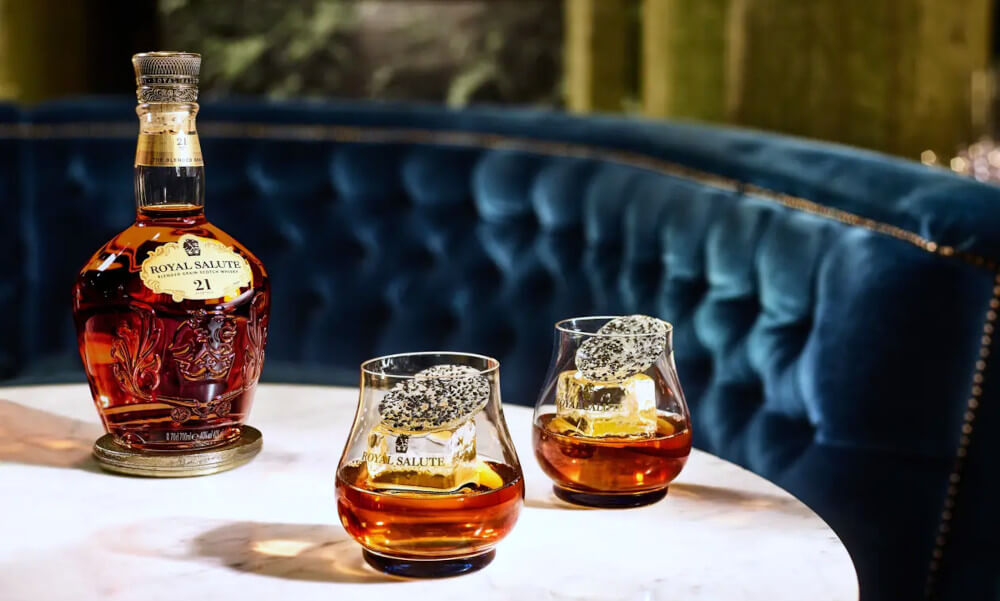 Whiskey by the Seasons: A Year-Round Guide to Enjoying Your Favorite S ...